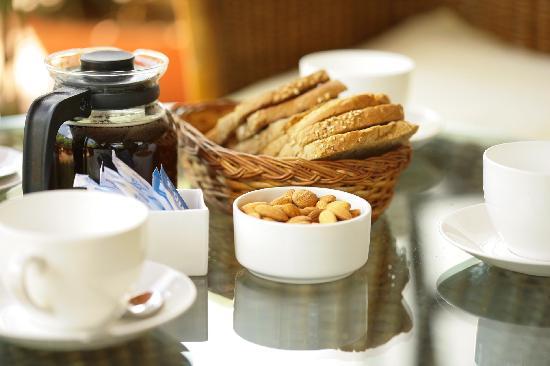 Fellowship time volunteers – International Protestant Church of Brussels